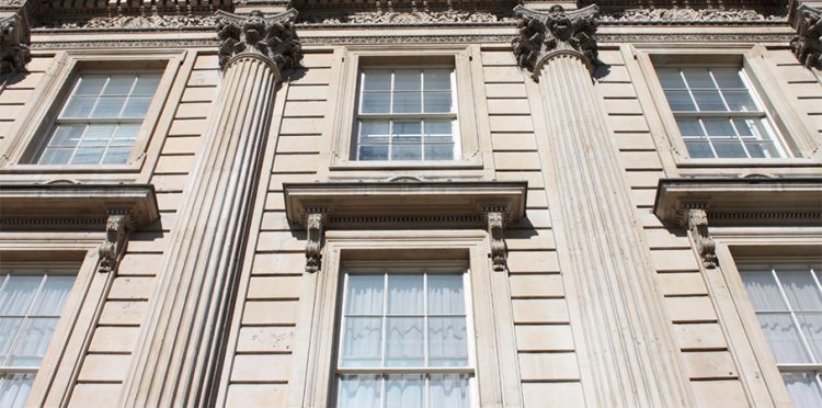 Who invented Sash Windows and where did they first appear in the UK ...